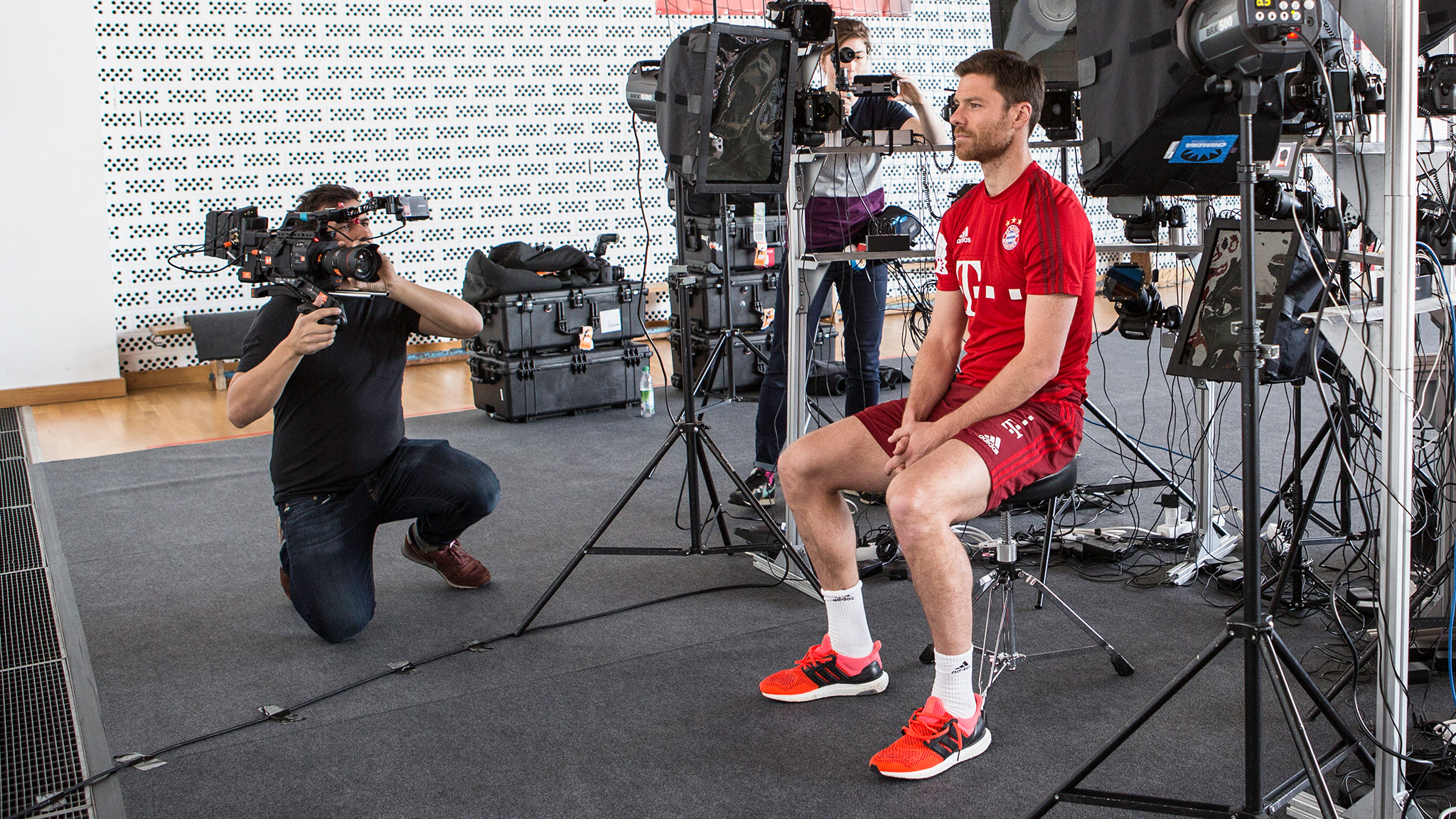 FC Bayern Munich - FIFA 17 - EA SPORTS Official Video Game Partner