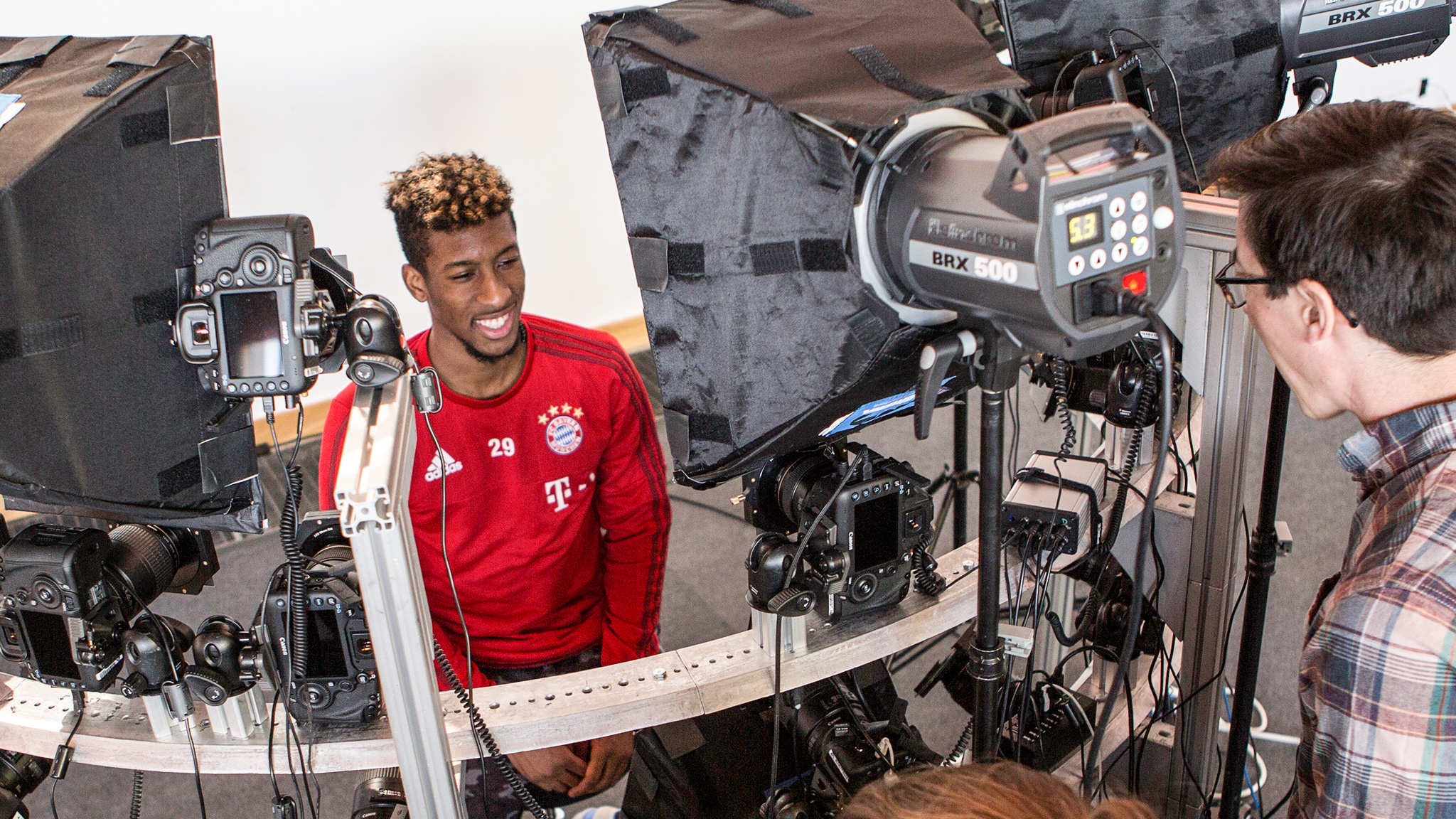 FC Bayern Munich - FIFA 17 - EA SPORTS Official Video Game Partner