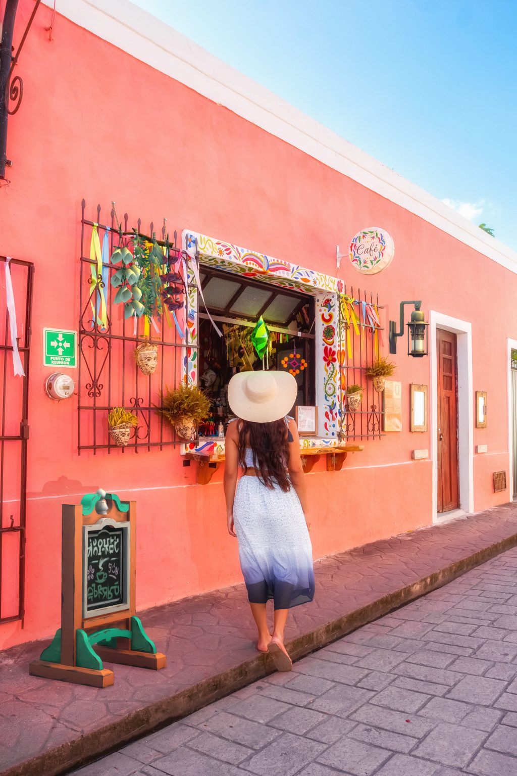 Simspiration: A Brilliant Color Story Found in the Architecture of Mexico